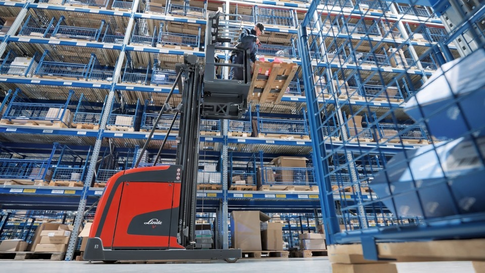 Kraftfull plocktruck för höglager | Linde MH